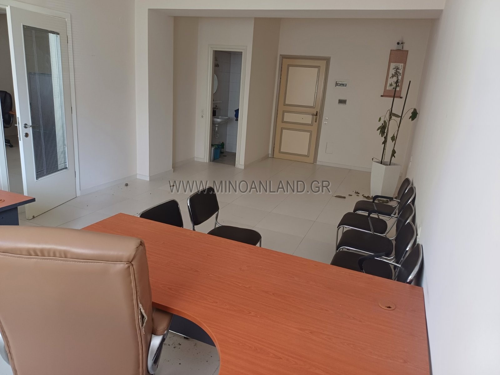 ΔΟΥΚΟΣ ΜΠΟΦΩΡ ΕΝΟΙΚΙΑΖΕΤΑΙ ΓΡΑΦΕΙΟ 76ΤΜ